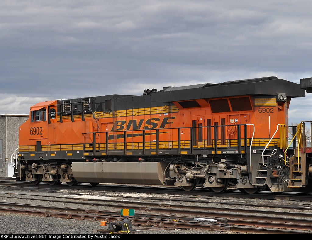 BNSF 6902